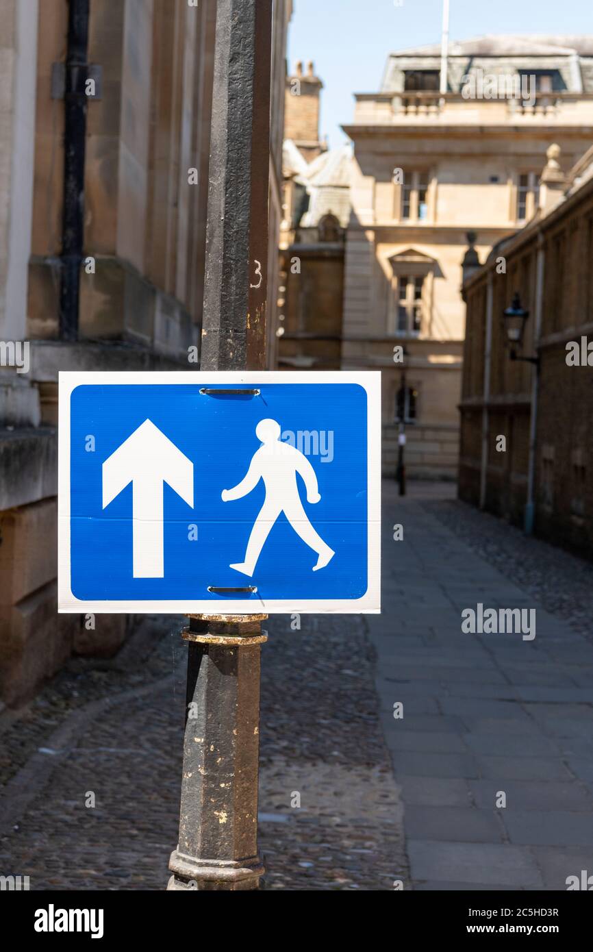 One way sign uk hi-res stock photography and images - Alamy