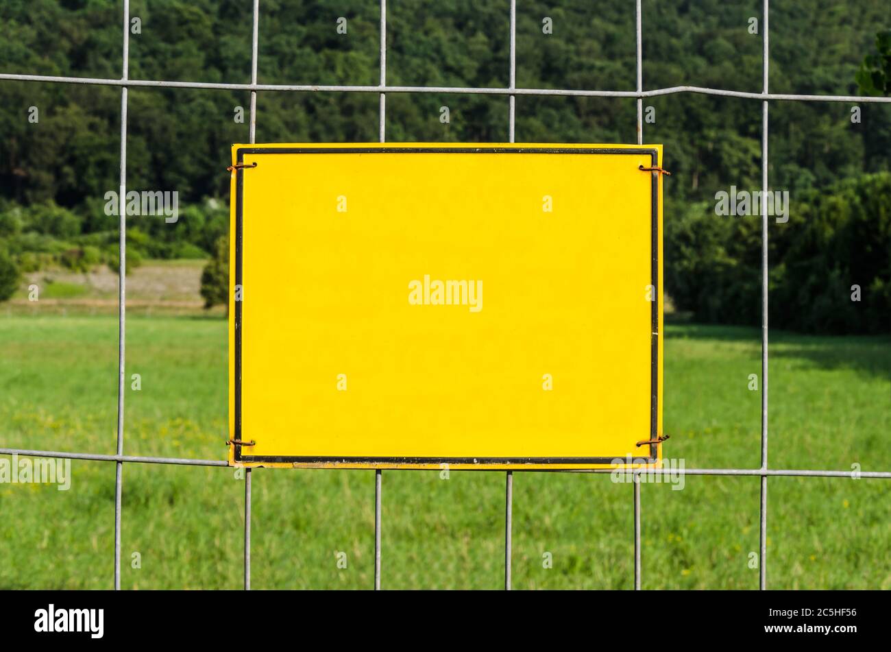 Blank metal sign hi-res stock photography and images - Alamy