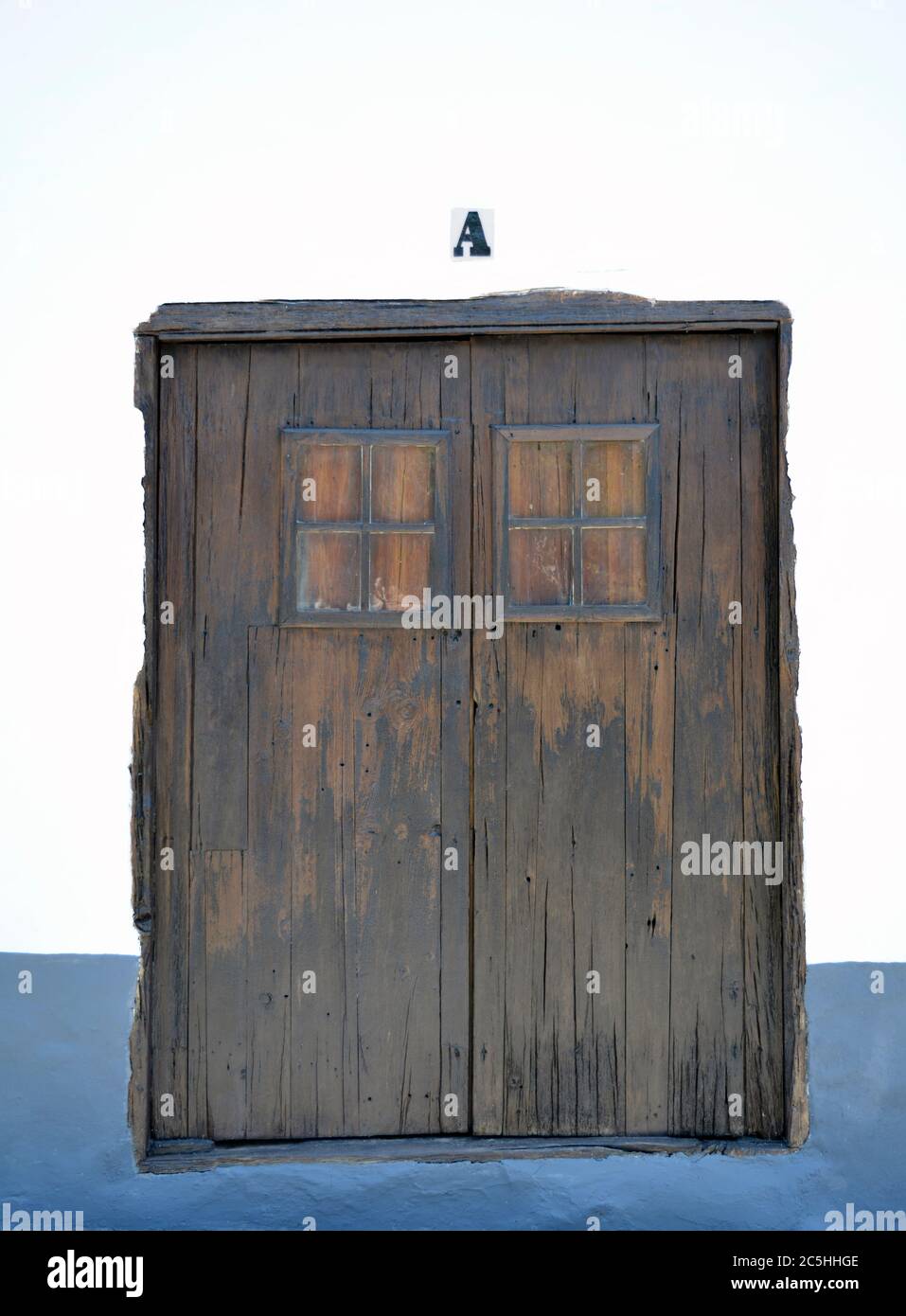 Closed door double doors hi-res stock photography and images - Alamy