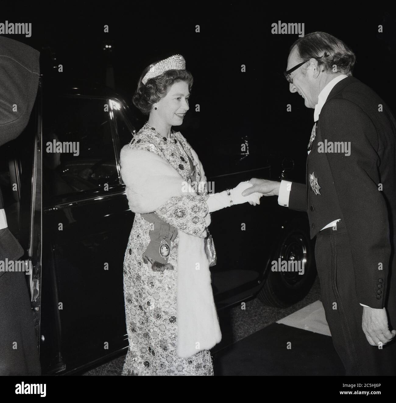 石川県 ELIZABETH THE SECOND Queen Elizabeth's Best Outfits: Her Most Iconic Looks of All Time - dgb ...