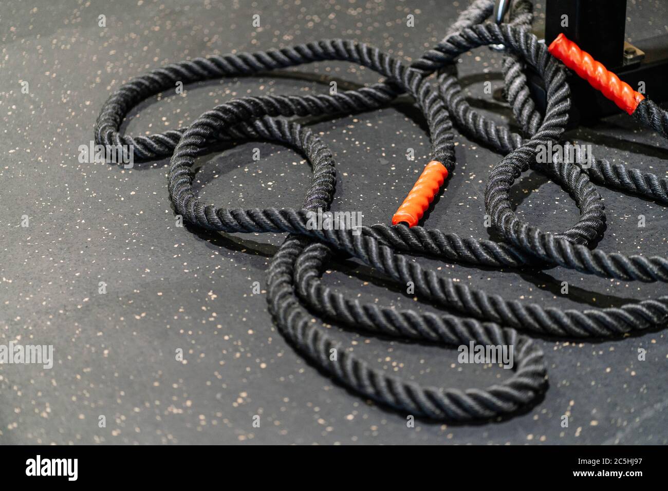 Muscular woman with skipping rope hi-res stock photography and images ...