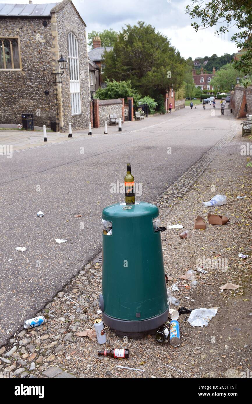 Waste environment alcohol rubbish hi-res stock photography and images ...