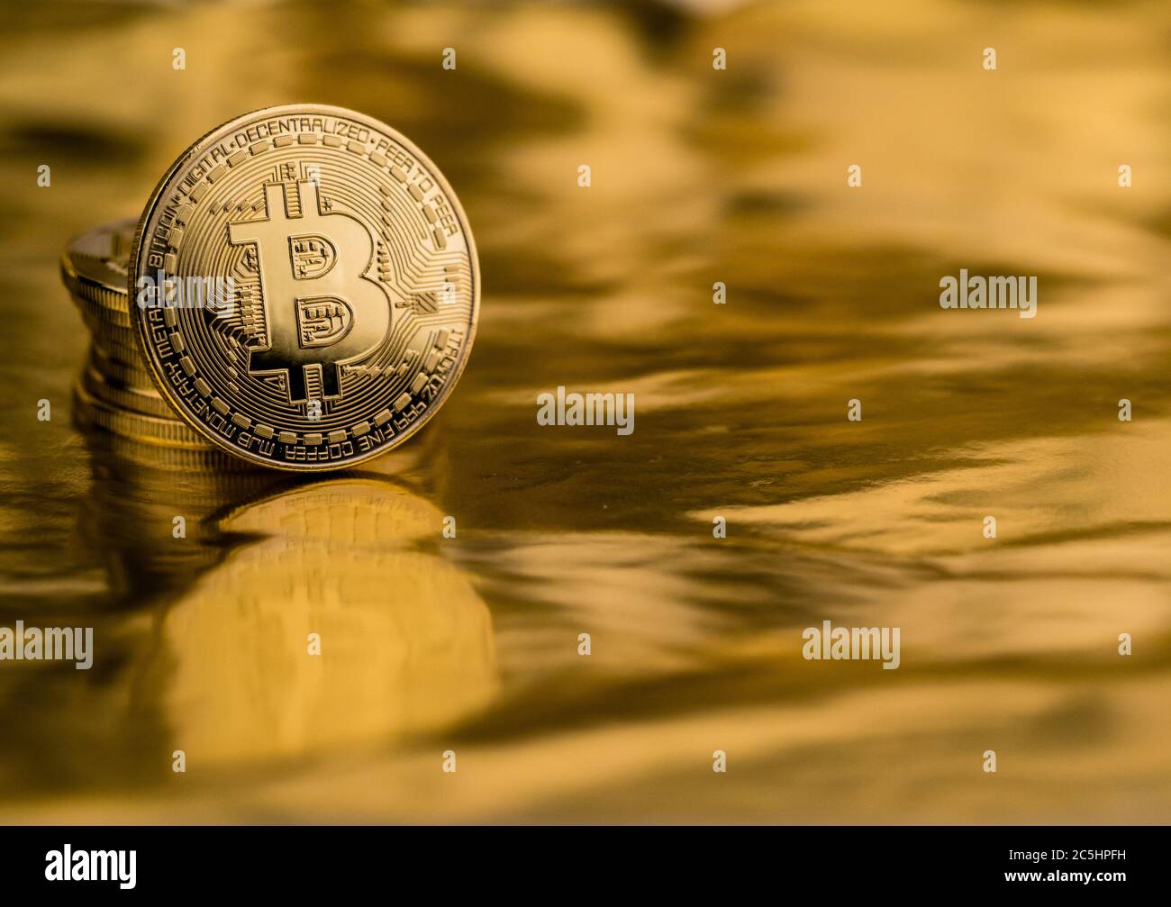 Physical bitcoin coin. Symbolic photo for digital and virtual currency Stock Photo - Alamy