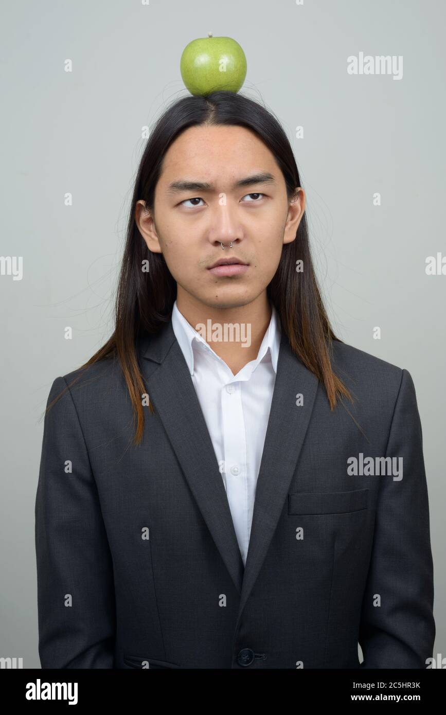 Young guy apple on head hi-res stock photography and images - Alamy