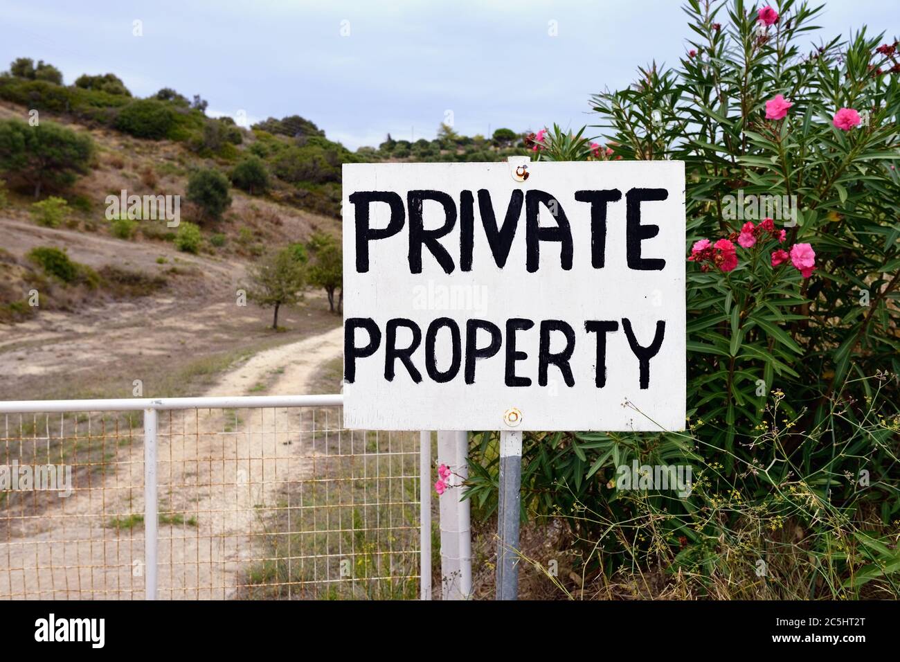Private no entry sign country estate hi-res stock photography and ...
