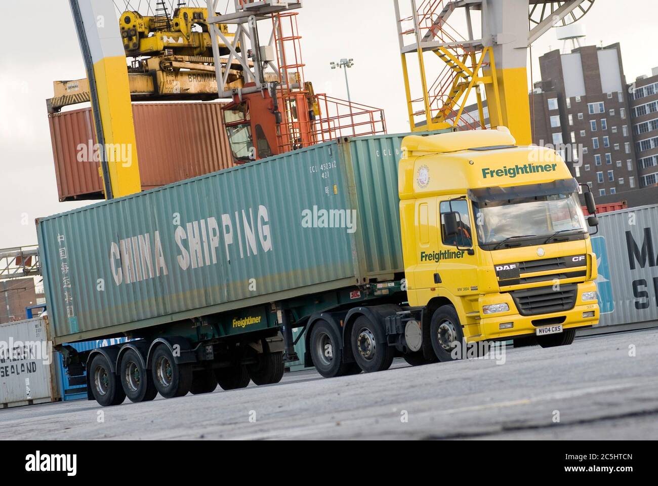 Unload lorry hi-res stock photography and images - Alamy