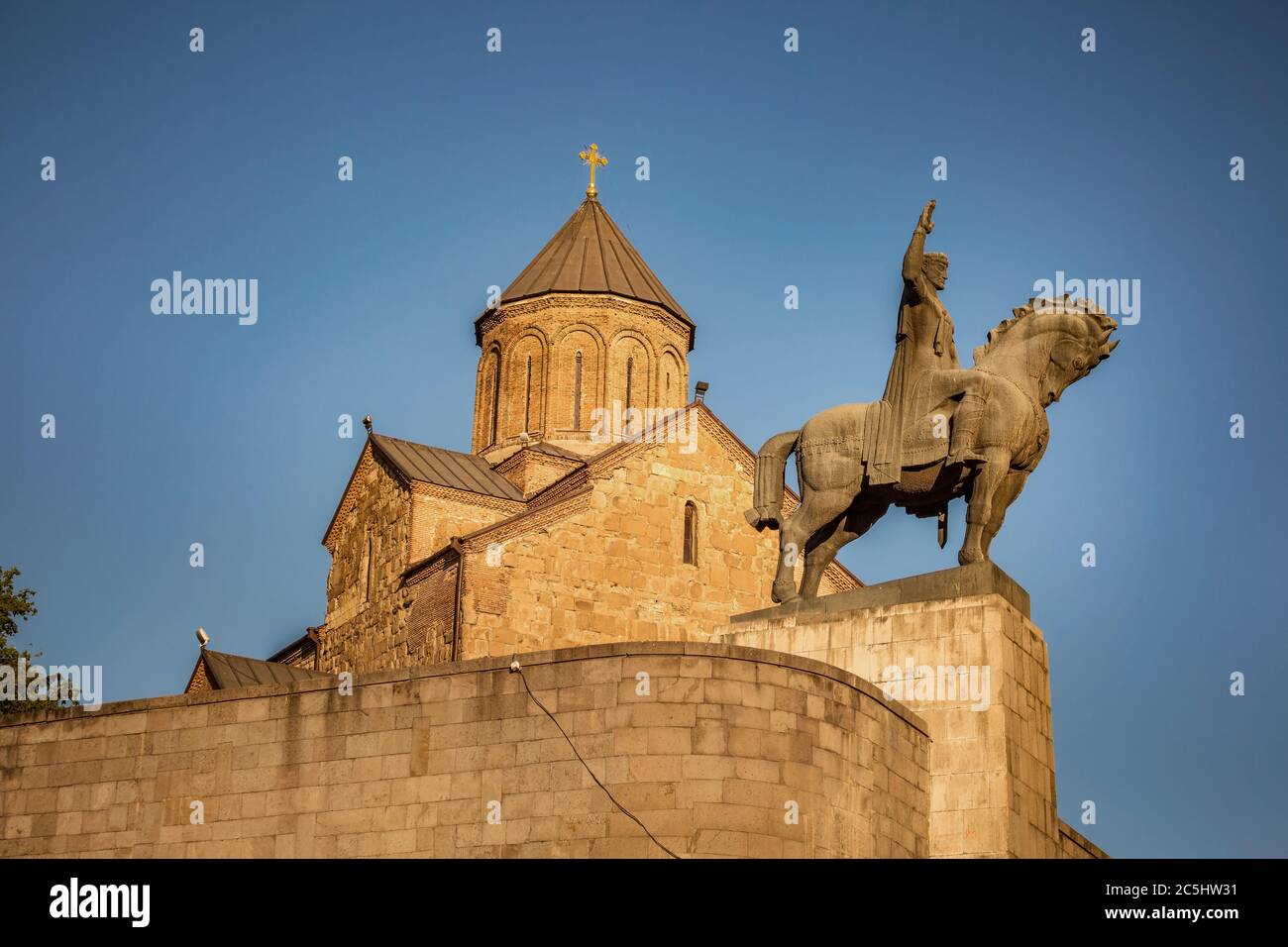 Statue of king Vakhtang Gorgasali in Tbilisi, Georgia Stock Photo - Alamy