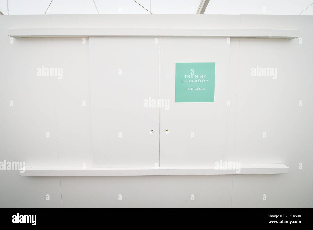 Serving hatch hi-res stock photography and images - Alamy