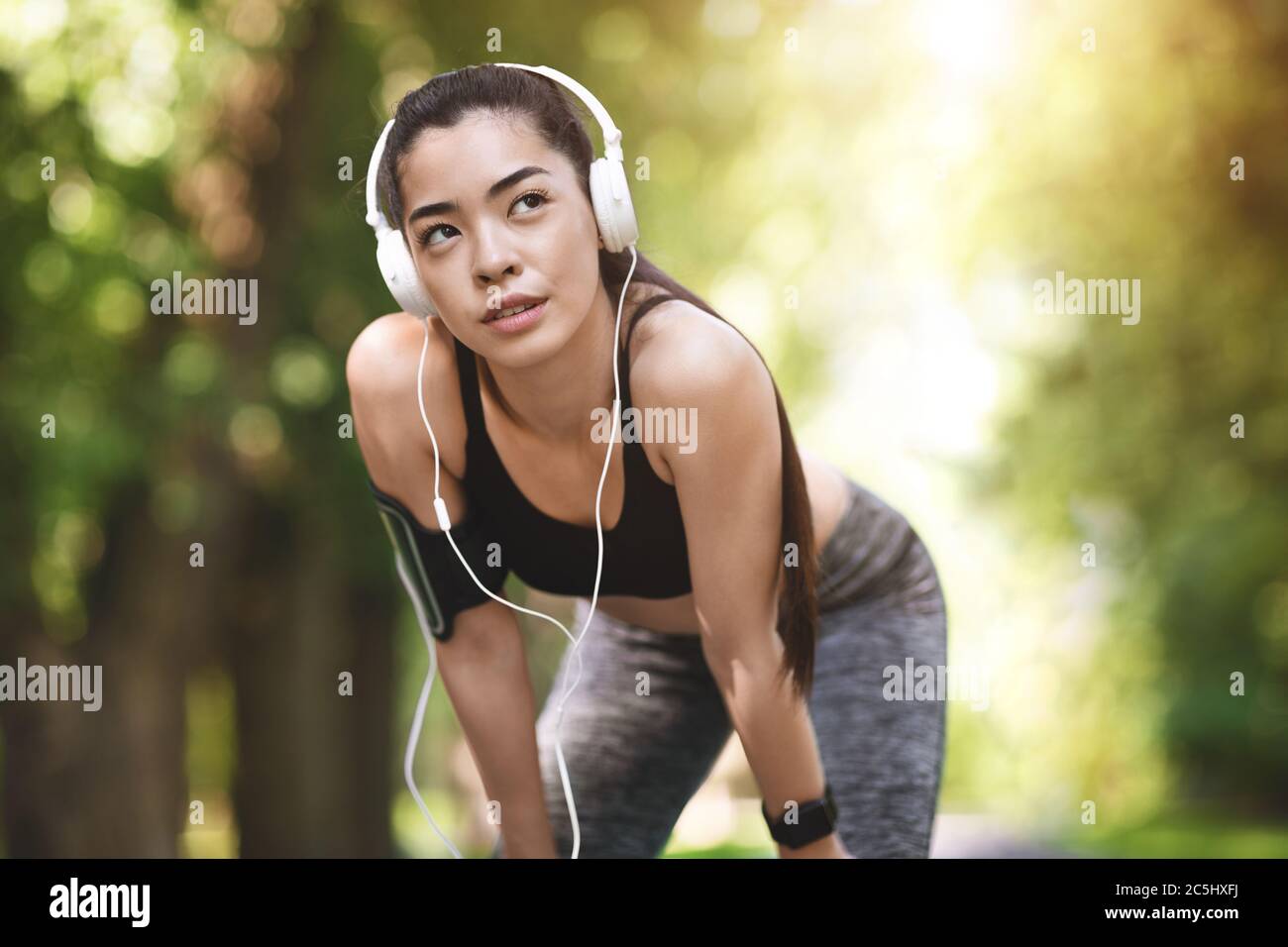 Beautiful sporty asian girl hi-res stock photography and images - Alamy