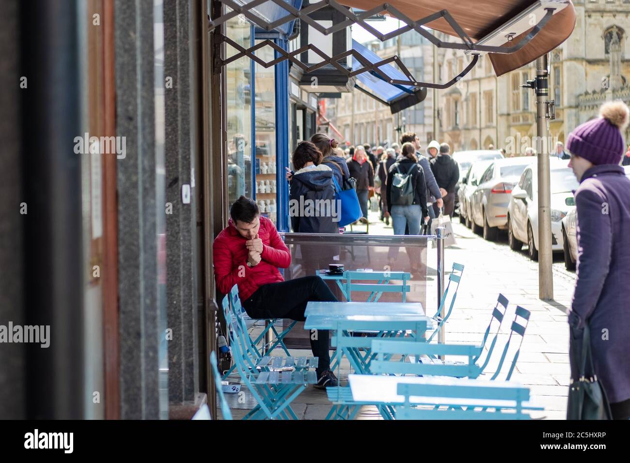 Next customer bar hi-res stock photography and images - Alamy