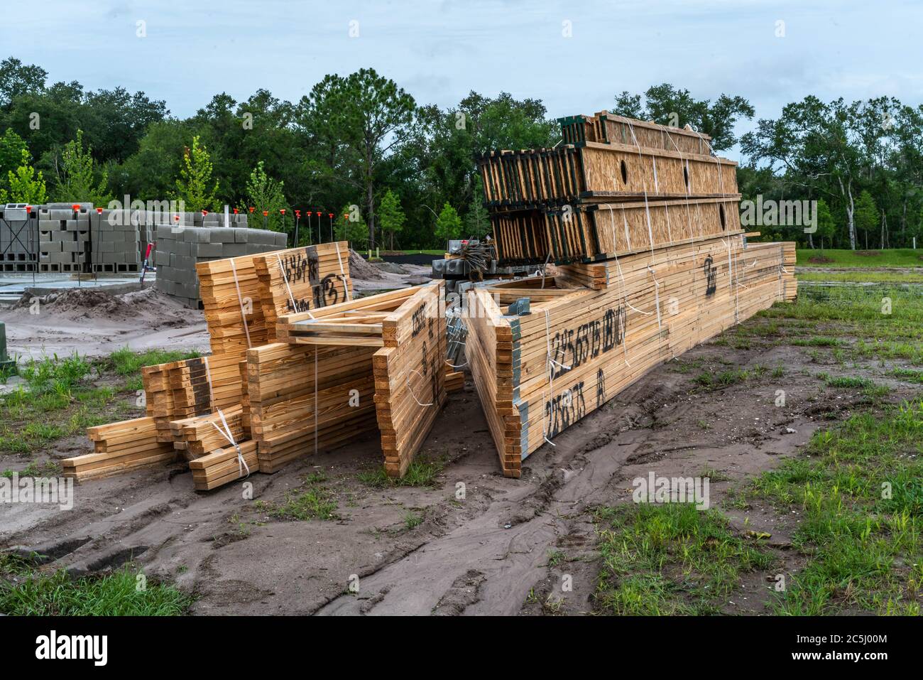 New home construction in west-central Florida from foundations ...