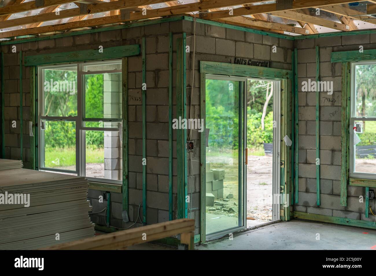 New home construction in west-central Florida from foundations ...