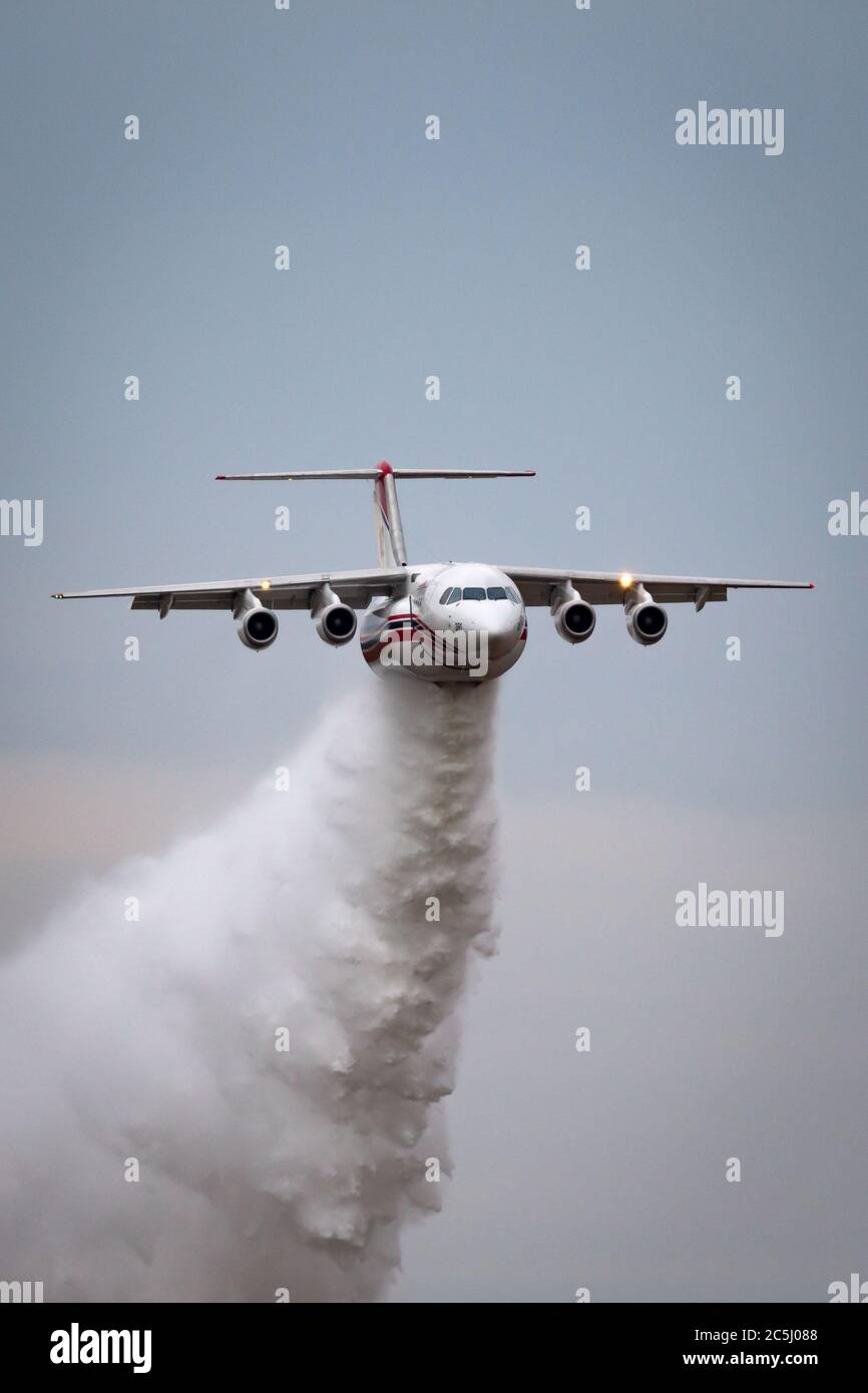 Coulson Aviation BAE Systems 146 (Avro RJ85) aerial fire fighting ...