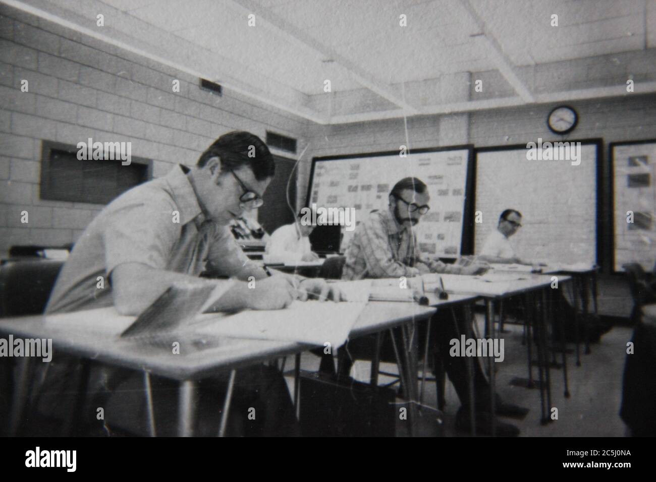 Classroom 1970s high school hi-res stock photography and images - Alamy