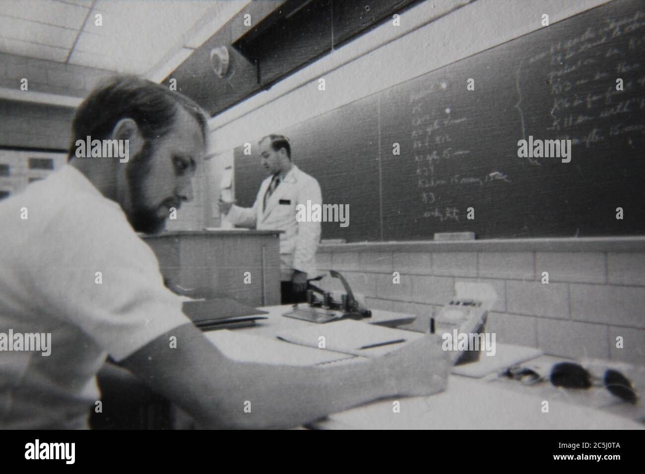 Classroom 1970s high school hi-res stock photography and images - Alamy