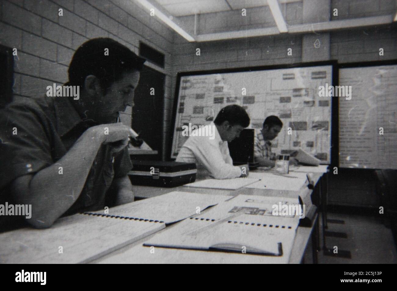 Classroom 1970s high school hi-res stock photography and images - Alamy