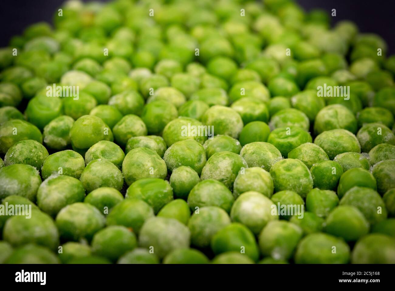 Peas and frozen peas hi-res stock photography and images - Alamy