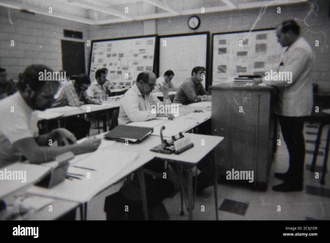 Classroom 1970s high school hi-res stock photography and images - Alamy