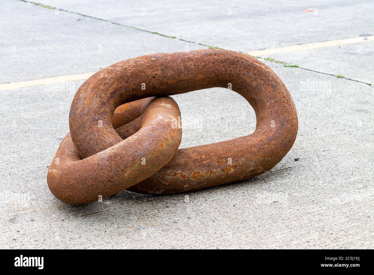 Steel chain links anchor hi-res stock photography and images - Alamy