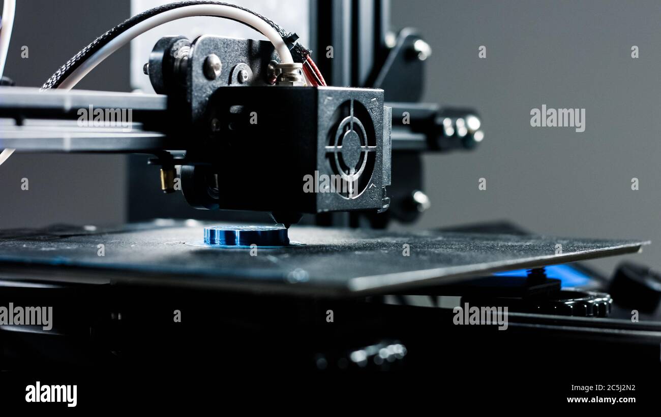 3d printer printing close hi-res stock photography and images - Alamy