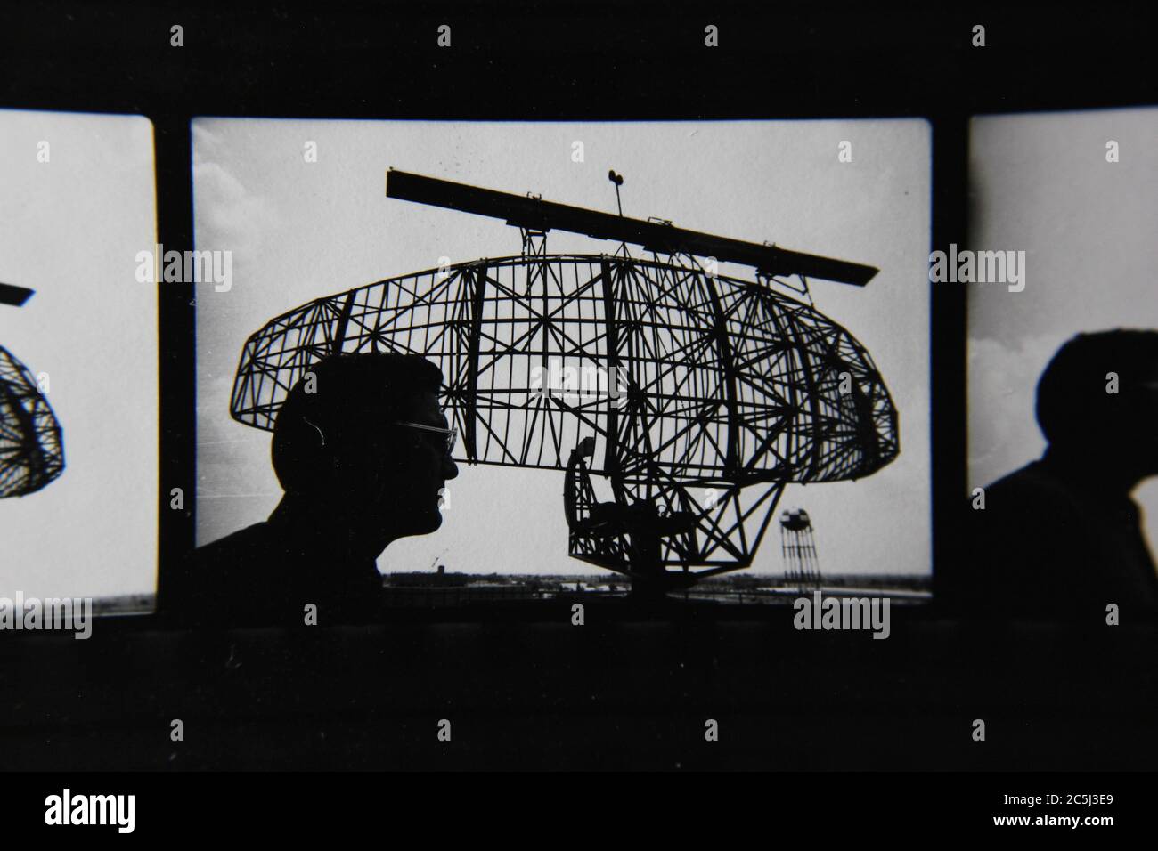 Airport radar 1970s hi-res stock photography and images - Alamy