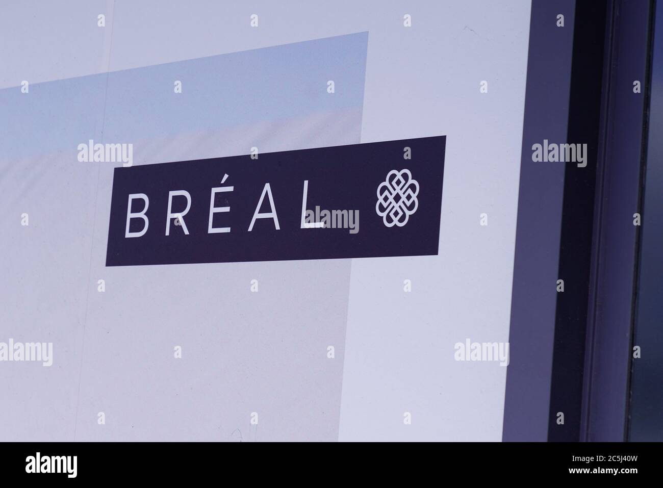 Bordeaux , Aquitaine / France - 07 02 2020 : Bréal logo sign shop of ...