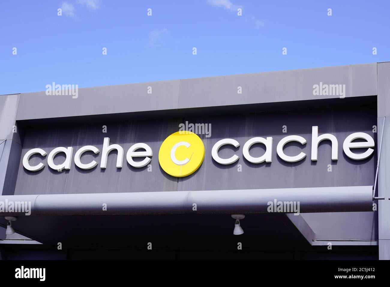 Bordeaux , Aquitaine / France - 07 02 2020 : cache cache logo store and ...
