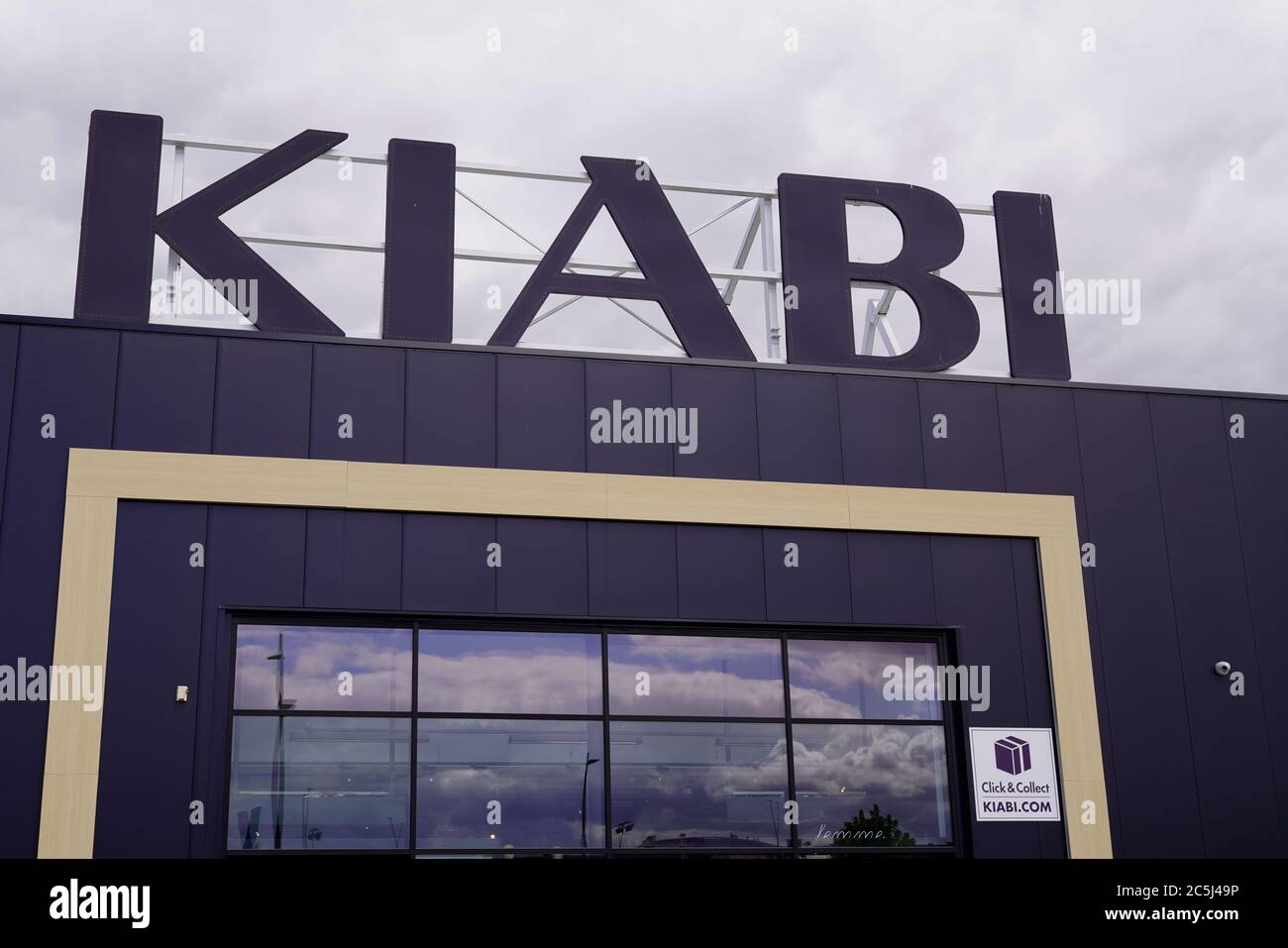 Bordeaux , Aquitaine / France - 07 02 2020 : Kiabi logo sign front of ...