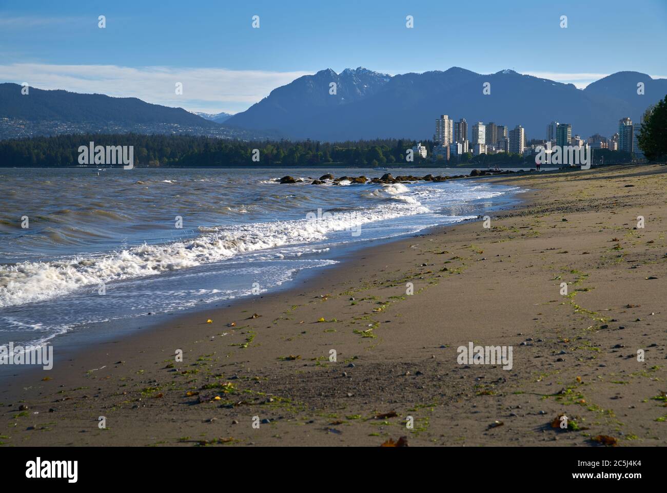 North shore mountains vancouver hi-res stock photography and images - Alamy