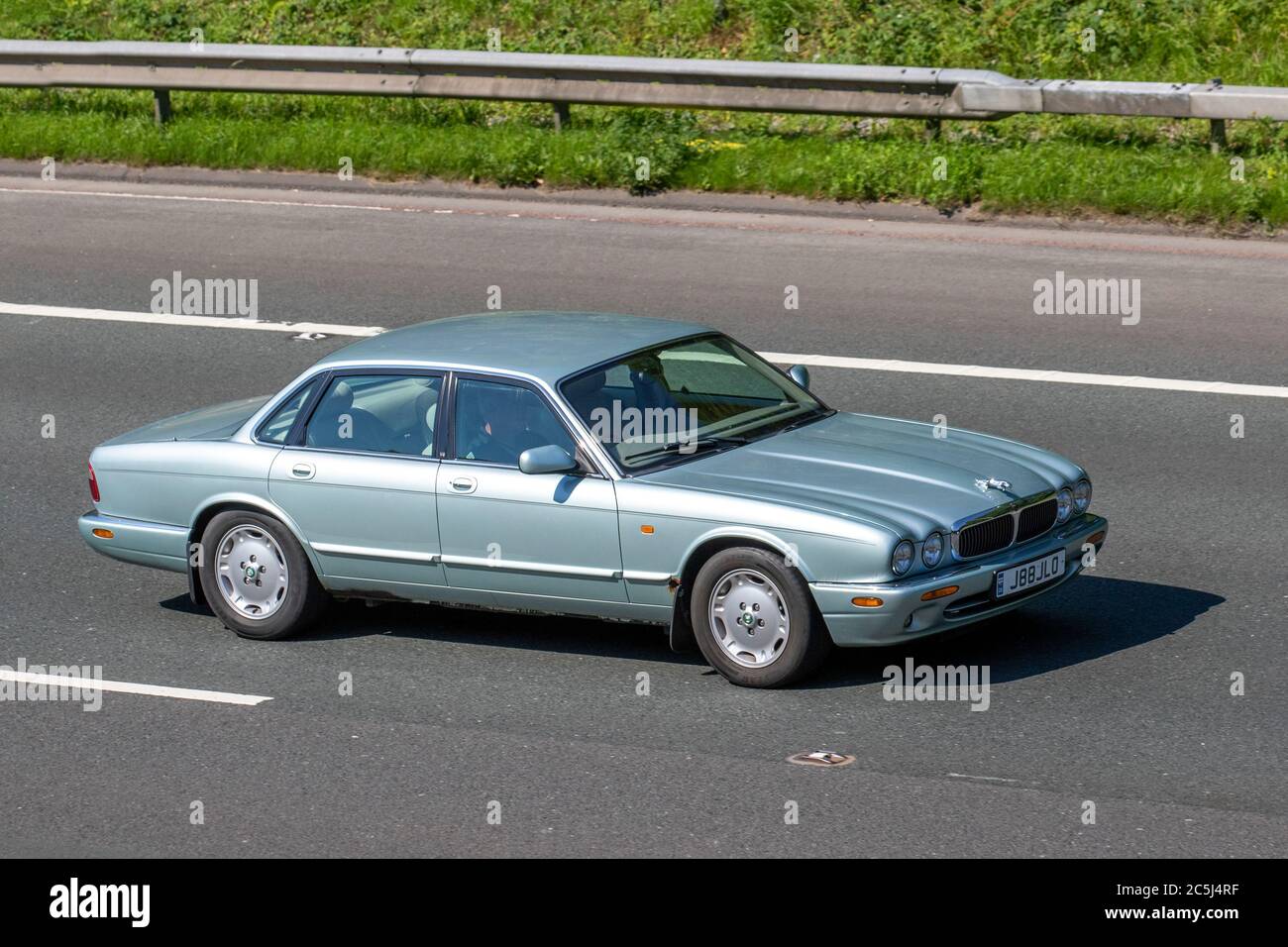 Jaguar xj6 3 2l executive model hi-res stock photography and images - Alamy