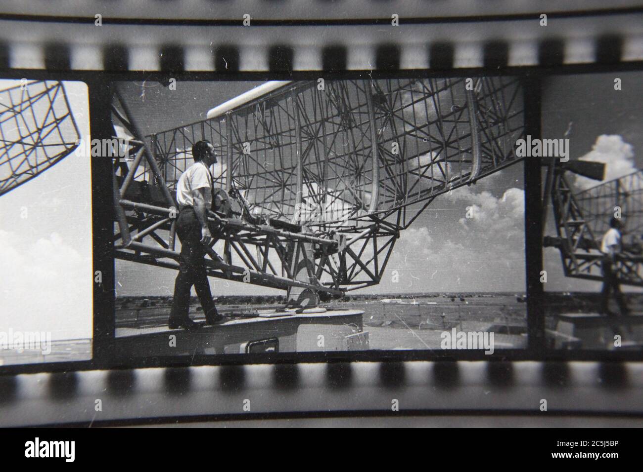 Airport radar 1970s hi-res stock photography and images - Alamy