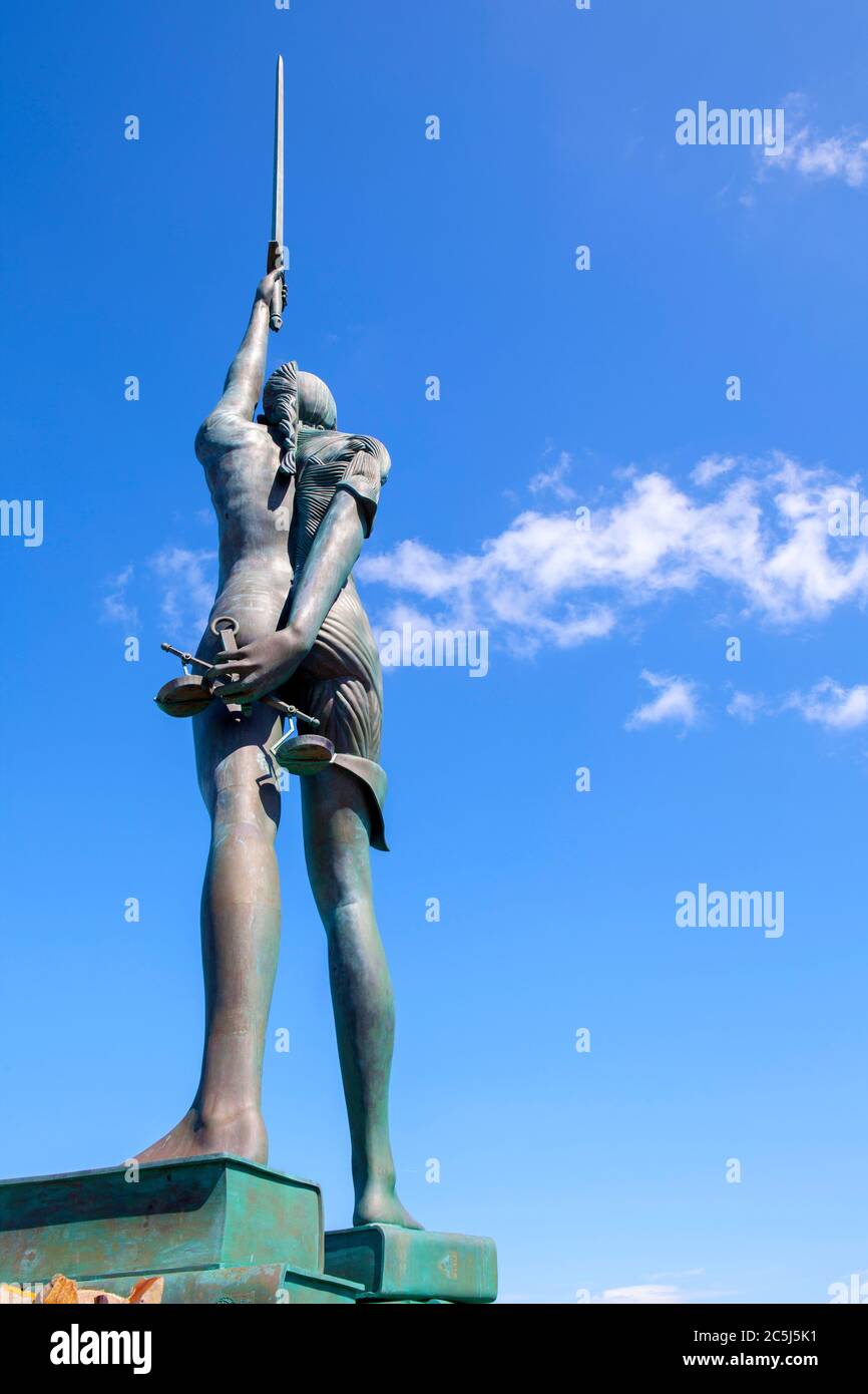 "Verity" statue by Damien Hirst on Ilfracombe harbour, North Devon ...