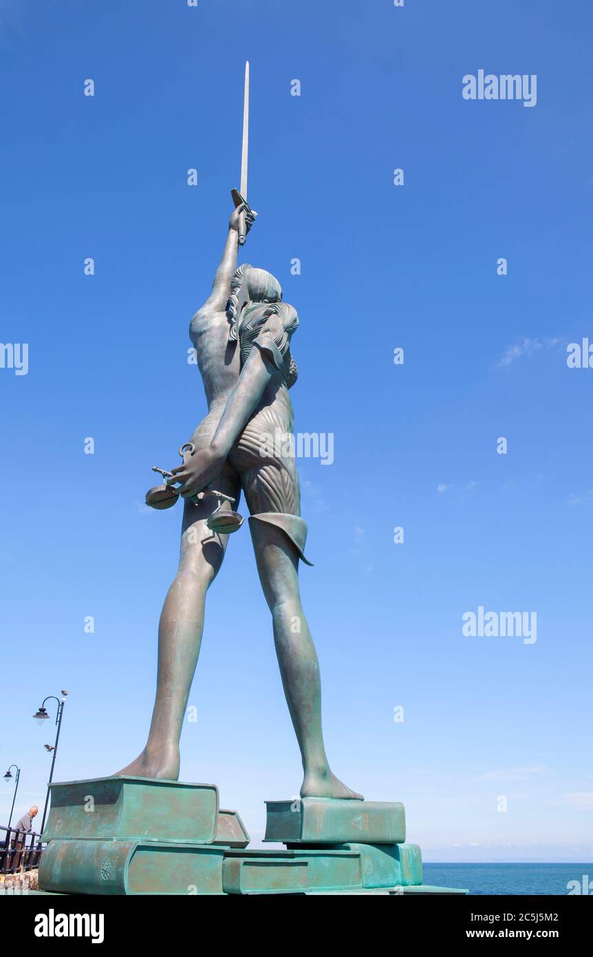 "Verity" statue by Damien Hirst on Ilfracombe harbour, North Devon ...