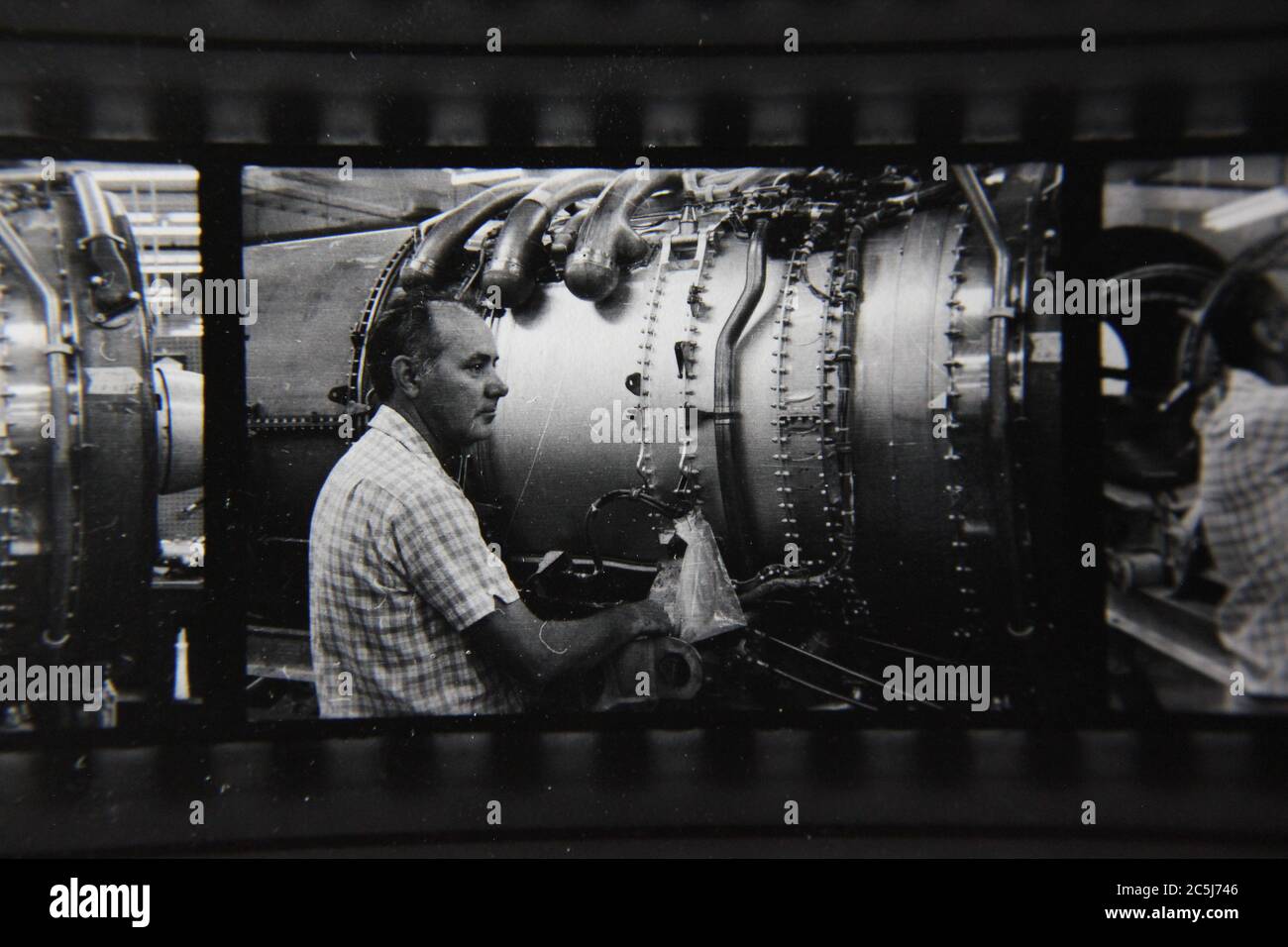 Engineers working on turbine engine hi-res stock photography and images ...