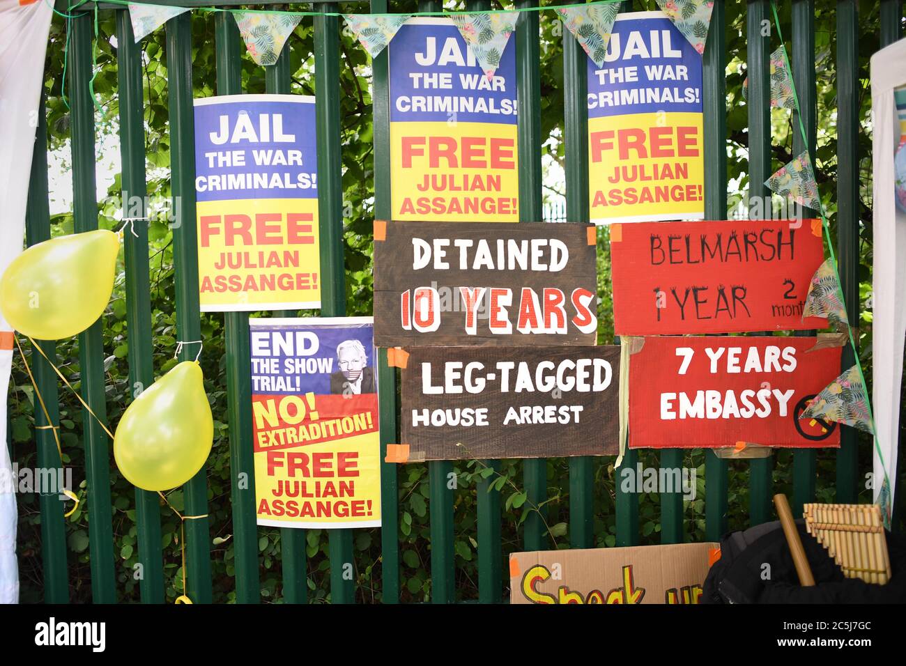 Signs outside belmarsh prison in south east london hi-res stock ...