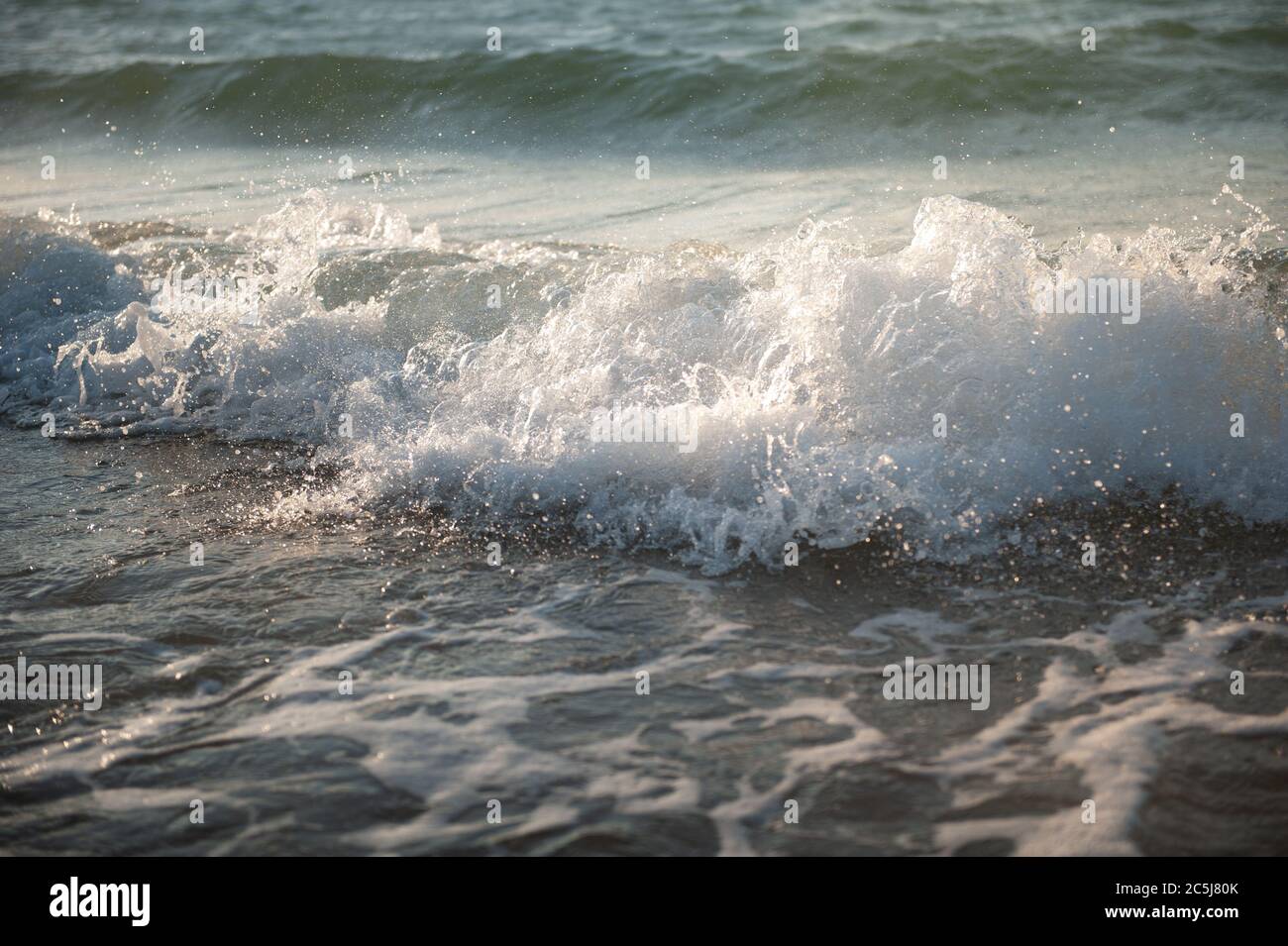 Waves in ocean Splashing Waves. Sunshine Stock Photo - Alamy