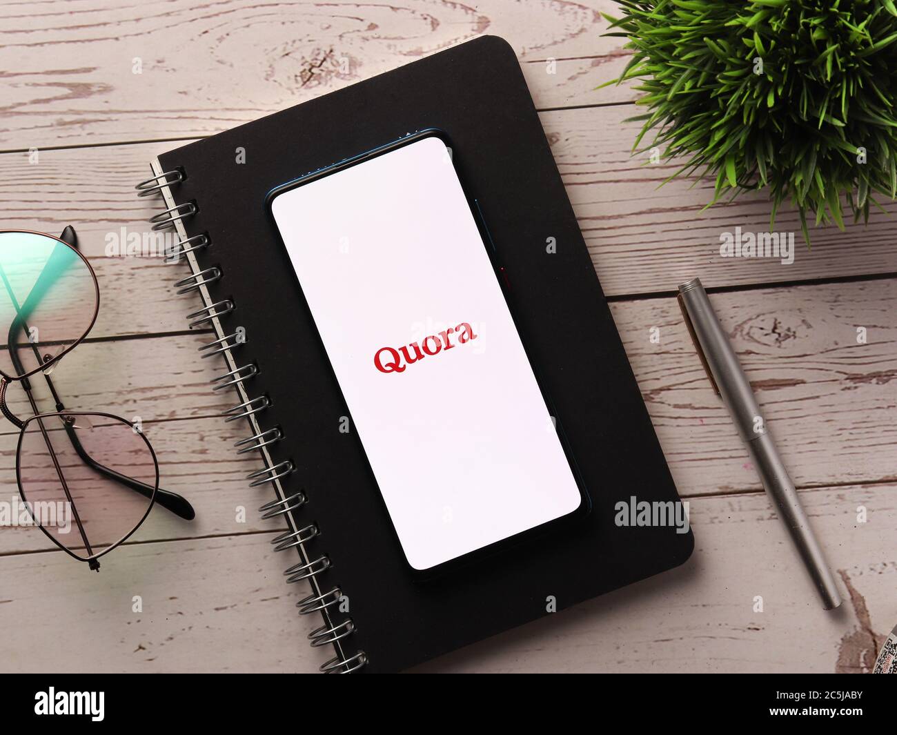 Quora platform hi-res stock photography and images - Alamy