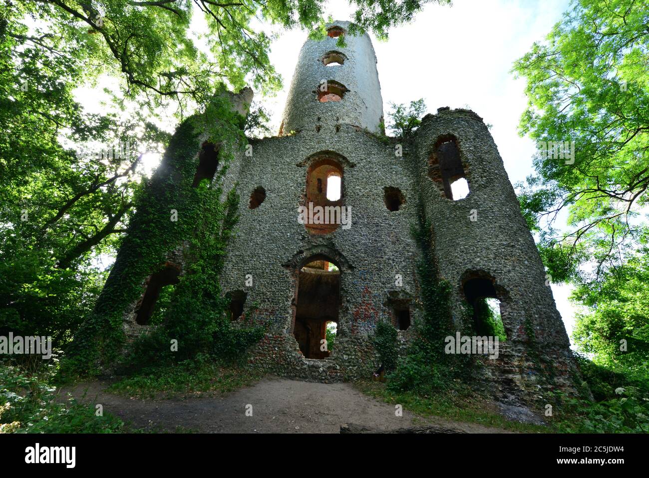 Racton ruins monument hi-res stock photography and images - Alamy