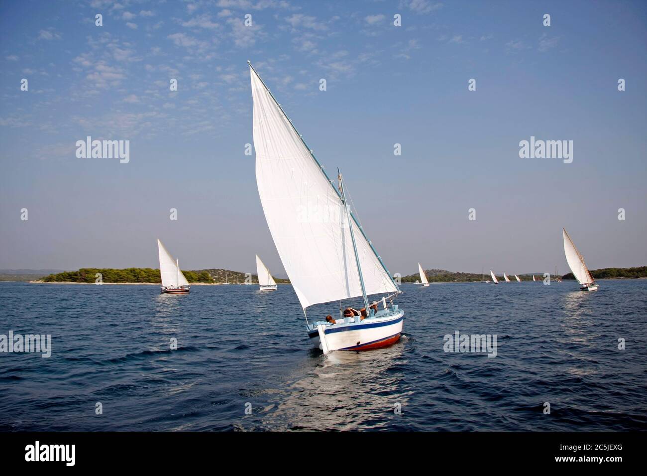 Wooden mast and latin sail hi-res stock photography and images - Alamy
