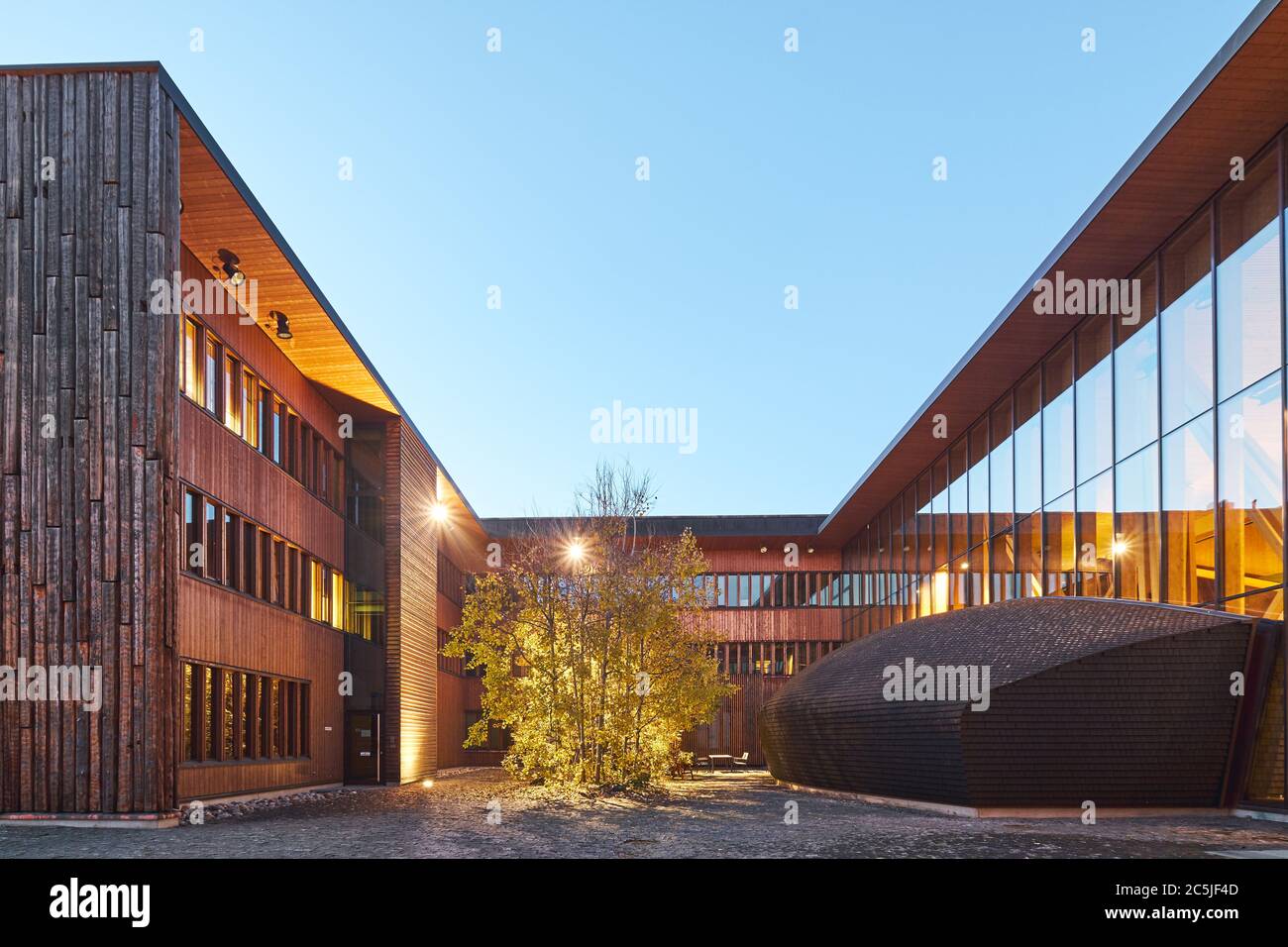 Three floor building hi-res stock photography and images - Alamy