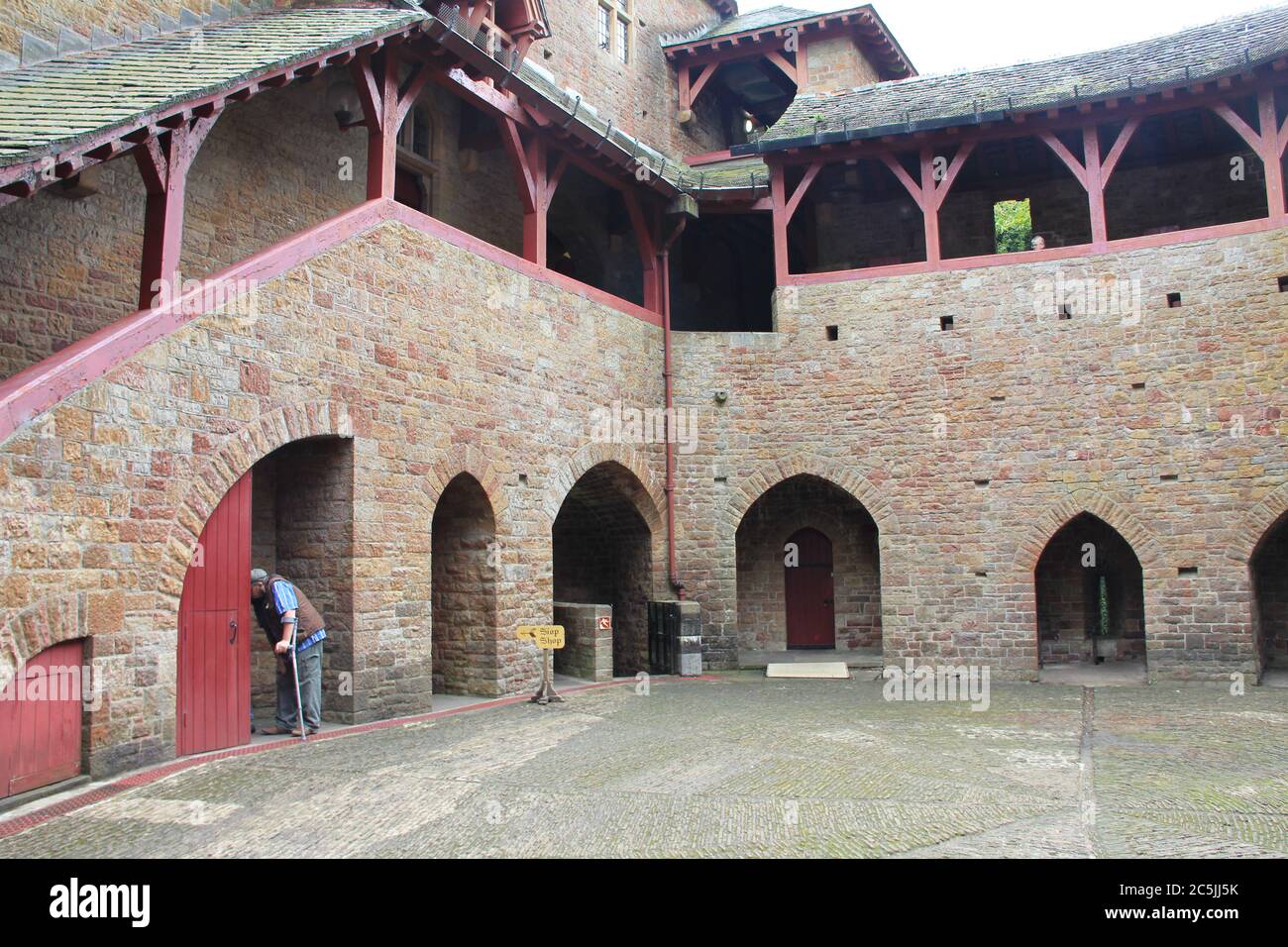 Castell coch interiors hi-res stock photography and images - Alamy