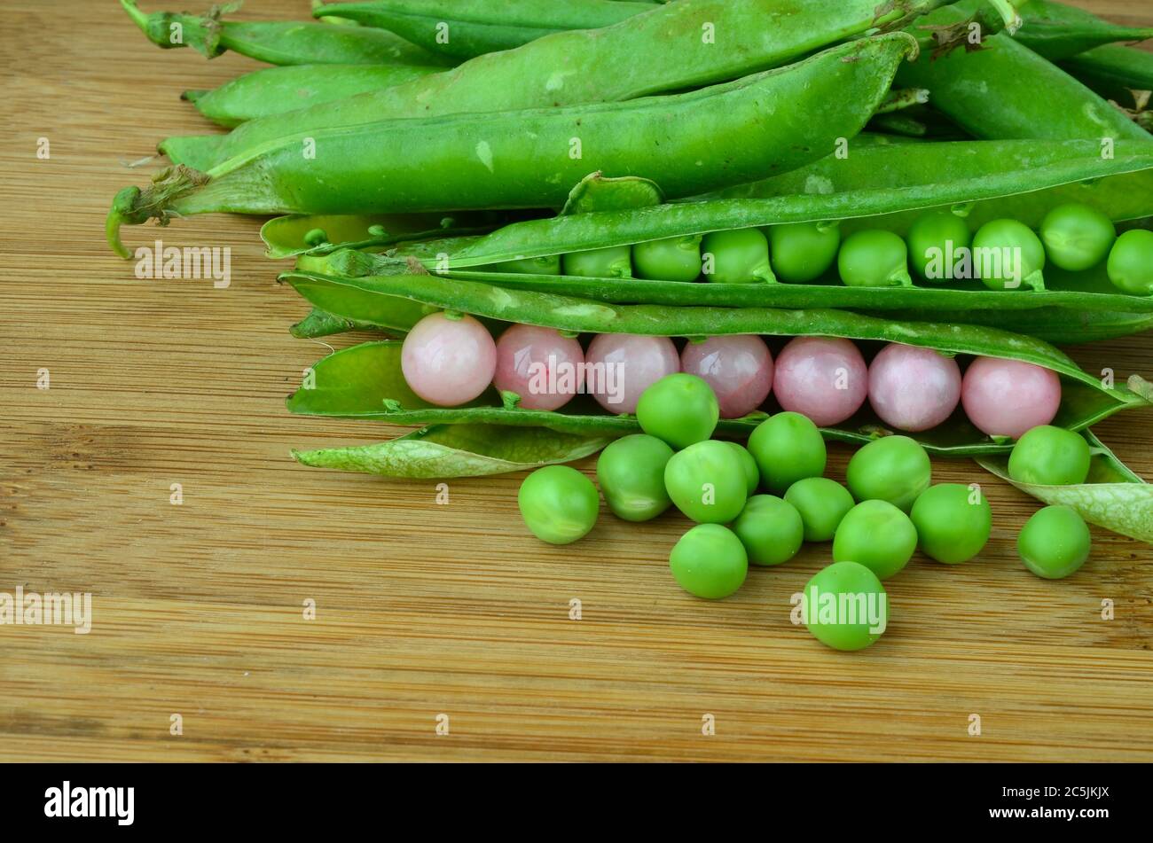 Pearl inside pea pod hi-res stock photography and images - Alamy