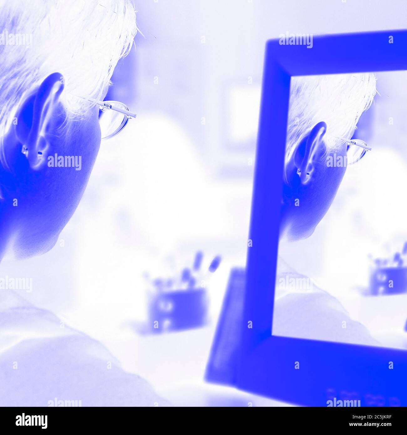 Pc screen hi-res stock photography and images - Alamy