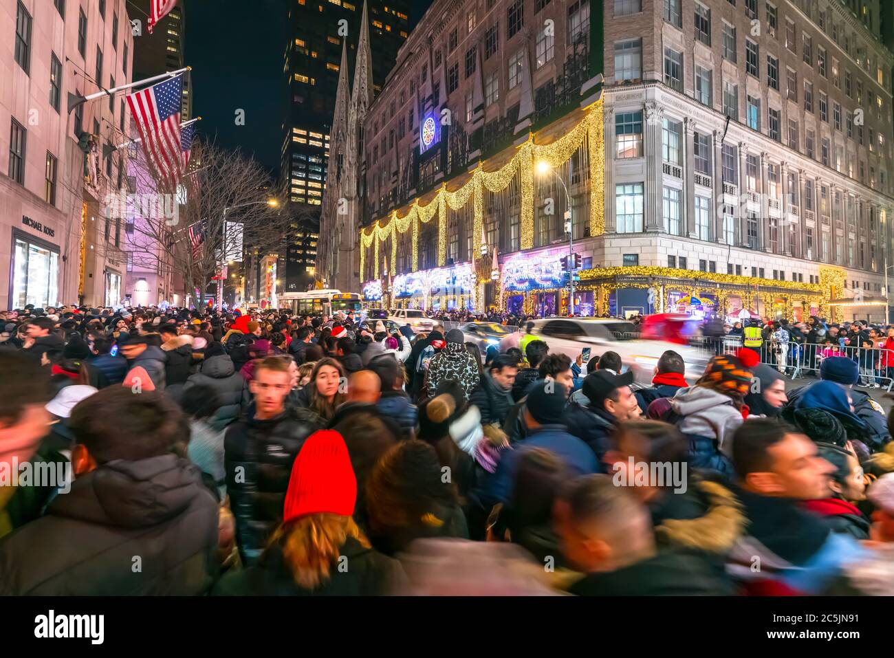 Crowd of people stays to watch the SAKS FIFTH AVENUE Christmas Light ...