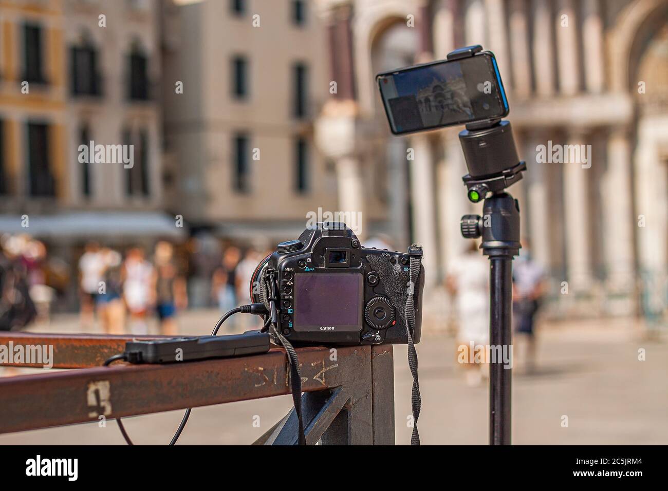 Camera and smartphone to shoot time lapse Stock Photo - Alamy