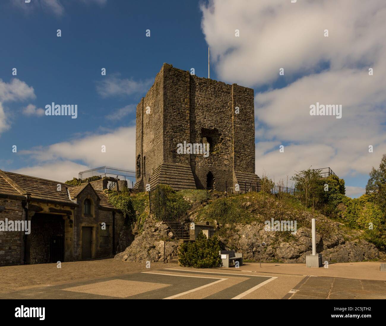 Ribble valley park. Walk around Clitheroe public park and Clitheroe ...