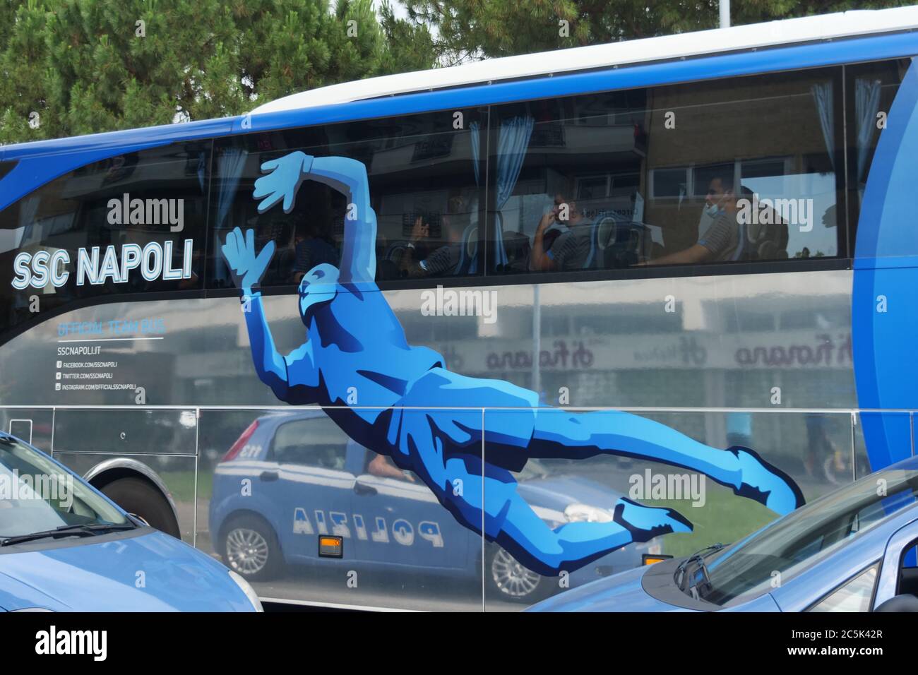 Football team buses hi-res stock photography and images - Alamy