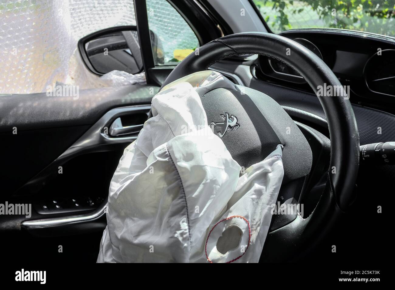 Deployed airbag hi-res stock photography and images - Alamy Deployed airbag hi-res stock photography and images - Alamy