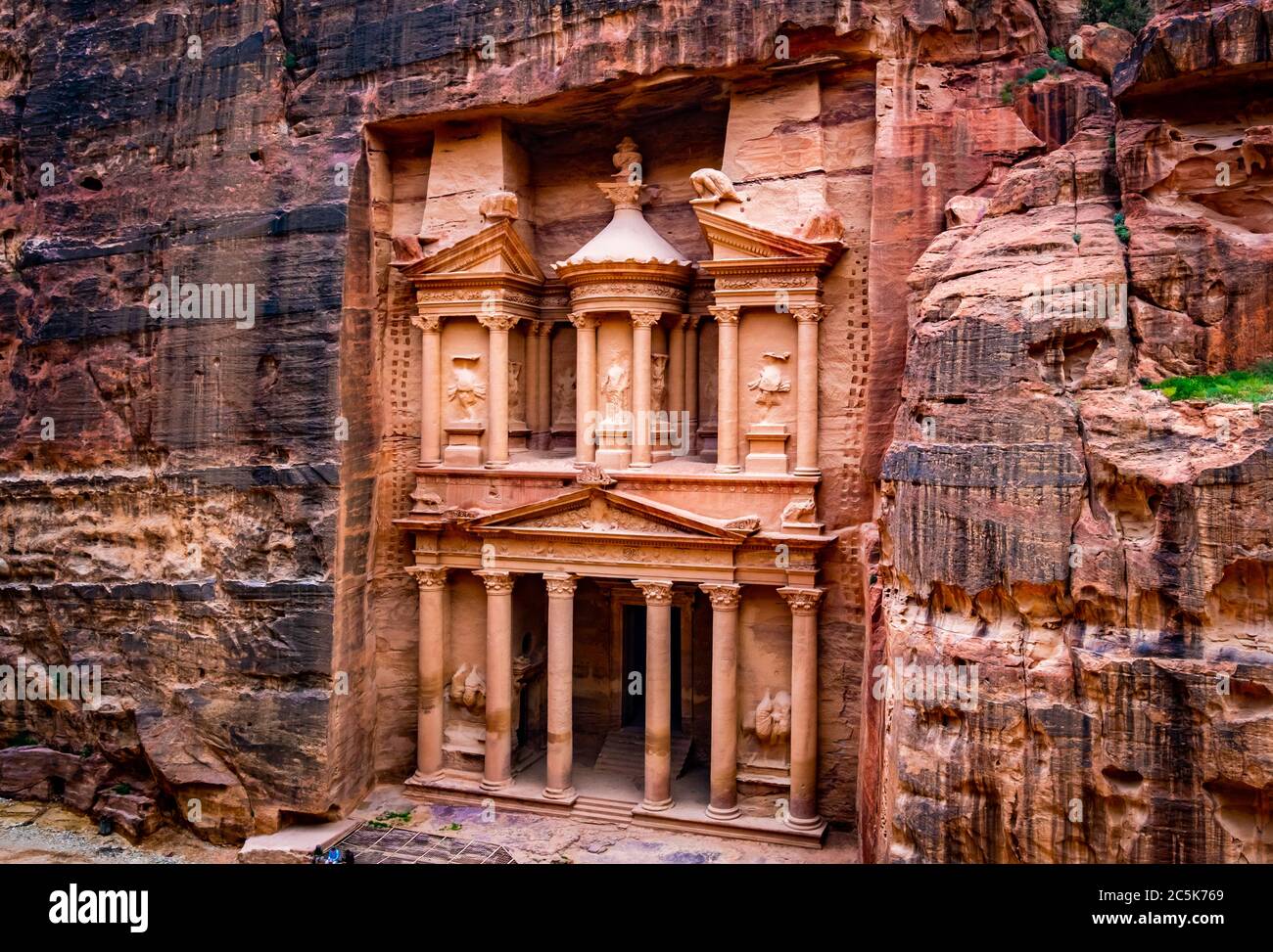 Magnificant and famous facade in Petra Jordan, the treasury or Al ...