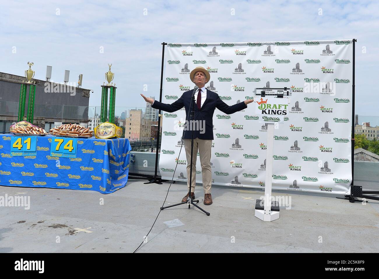 Face sheat hi-res stock photography and images - Alamy